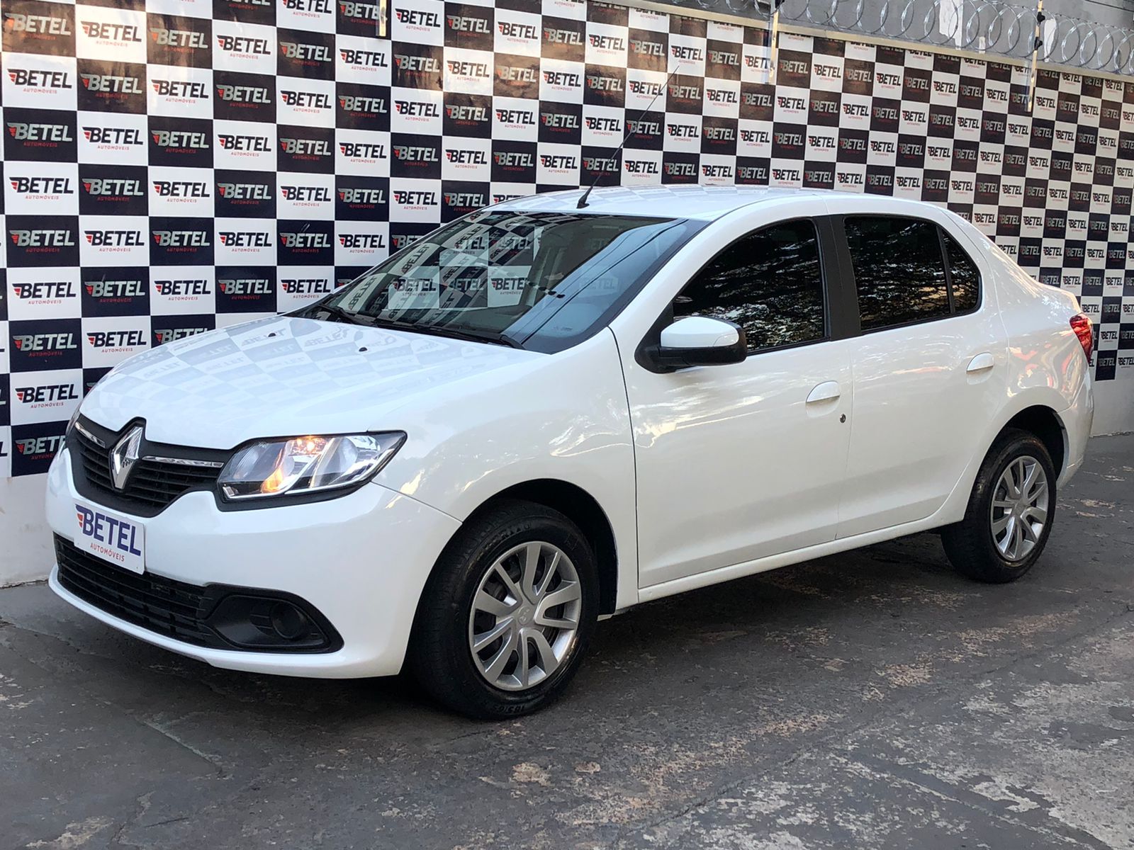 Renault LOGAN Expression Flex 1.0 12V 4p Flex 4 portas, câmbio Manual ...