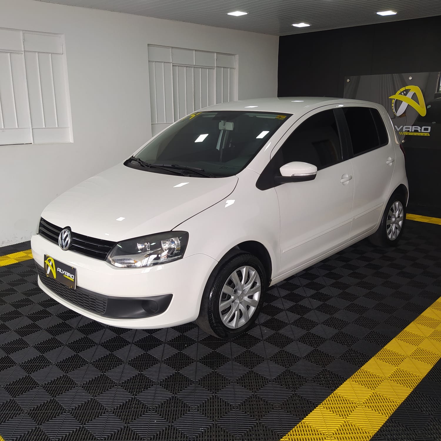 VolksWagen Fox 1.0 Mi Total Flex 8V 5p Flex 4 portas, câmbio Manual em ...