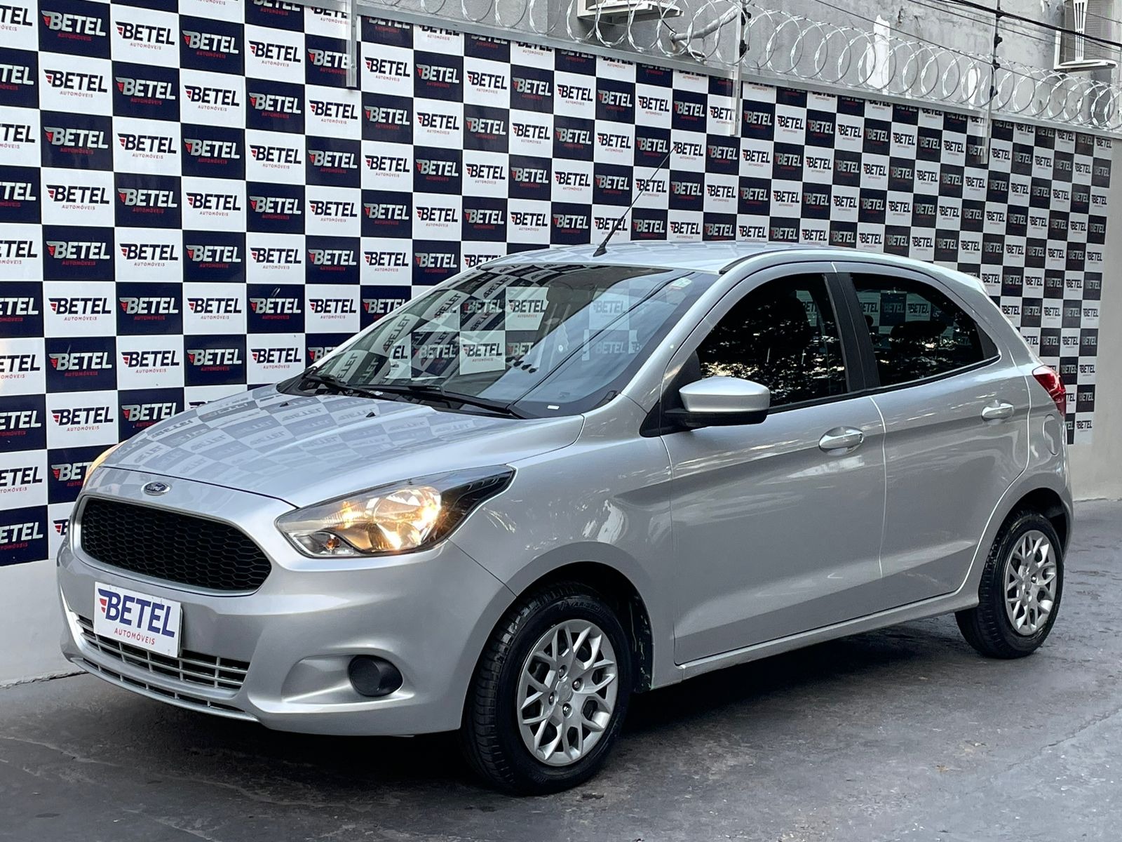 Ford Ka 1.0 SE/SE Plus TiVCT Flex 5p Flex 4 portas, câmbio Manual em ...