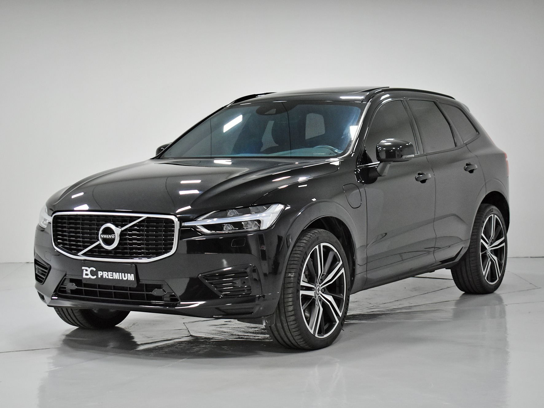 Volvo XC 60 T-8 HÍBRIDO R-DESIGN 2.0 5p Gasolina e Elétrico 4 portas, câmbio Automático em ...