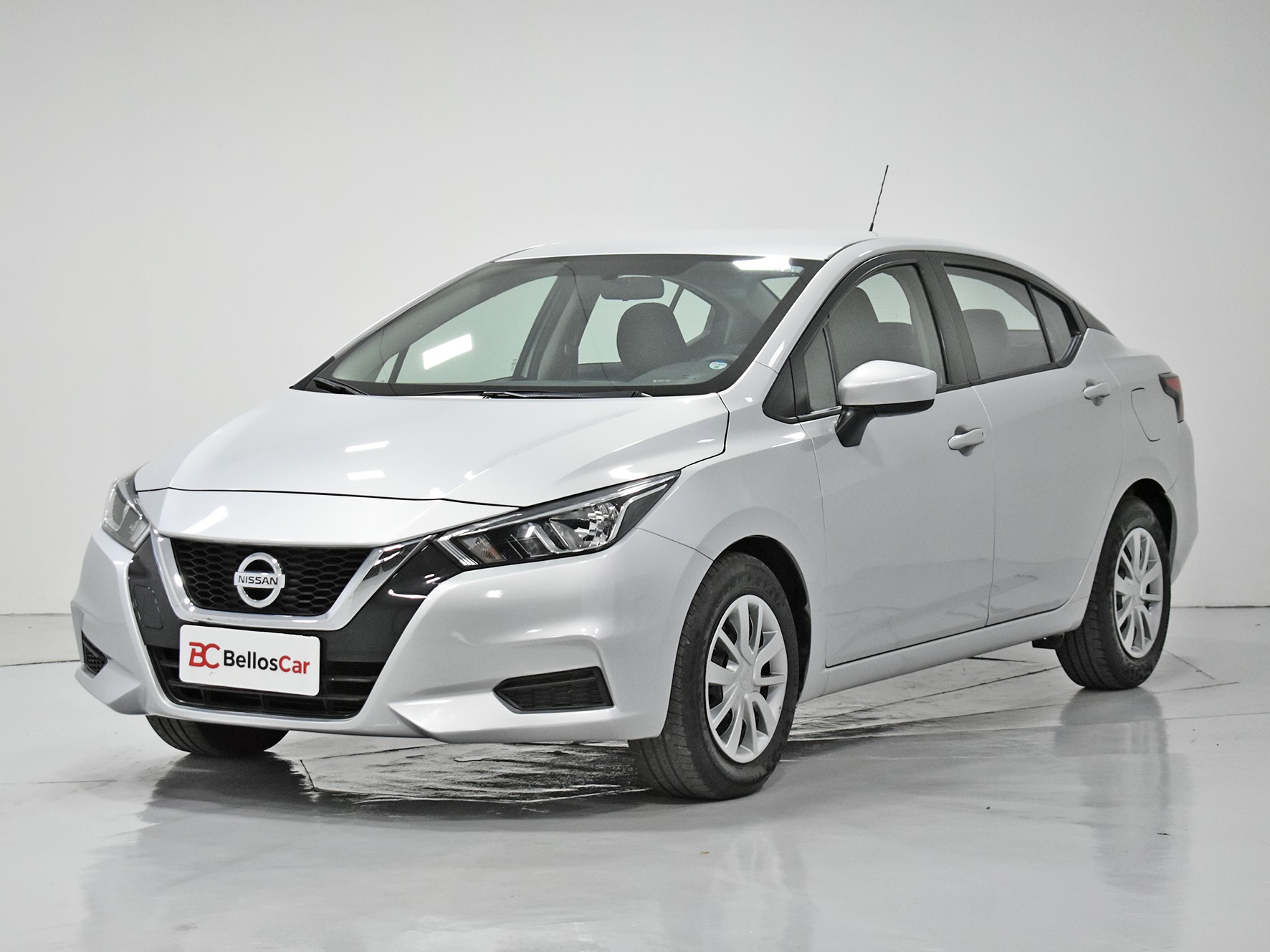 Nissan VERSA Sense 1.6 16V Flex Aut. Flex 4 portas, câmbio Automático ...