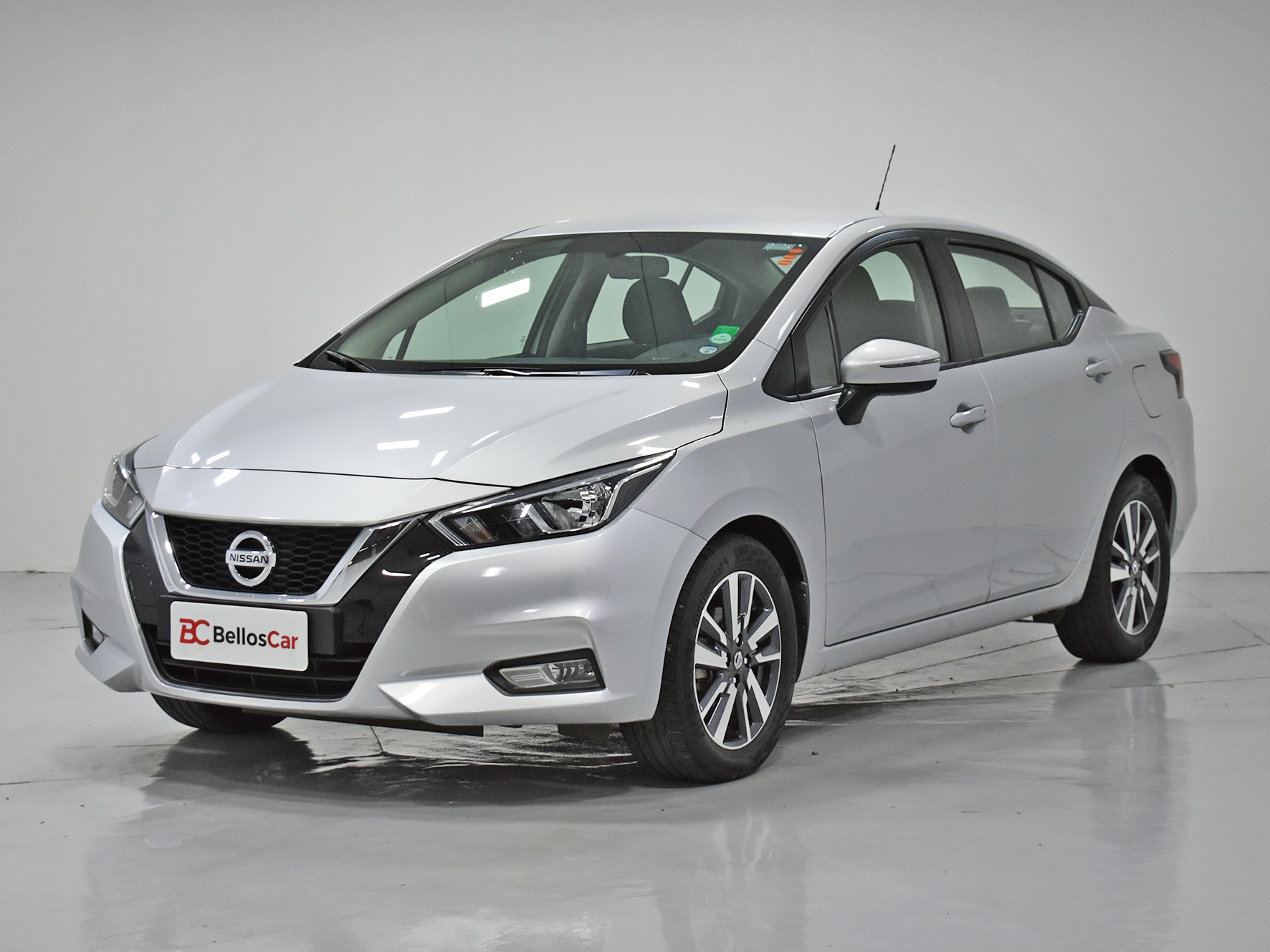 Nissan VERSA Advance 1.6 16V Flex Aut. Flex 4 portas, câmbio Automático ...