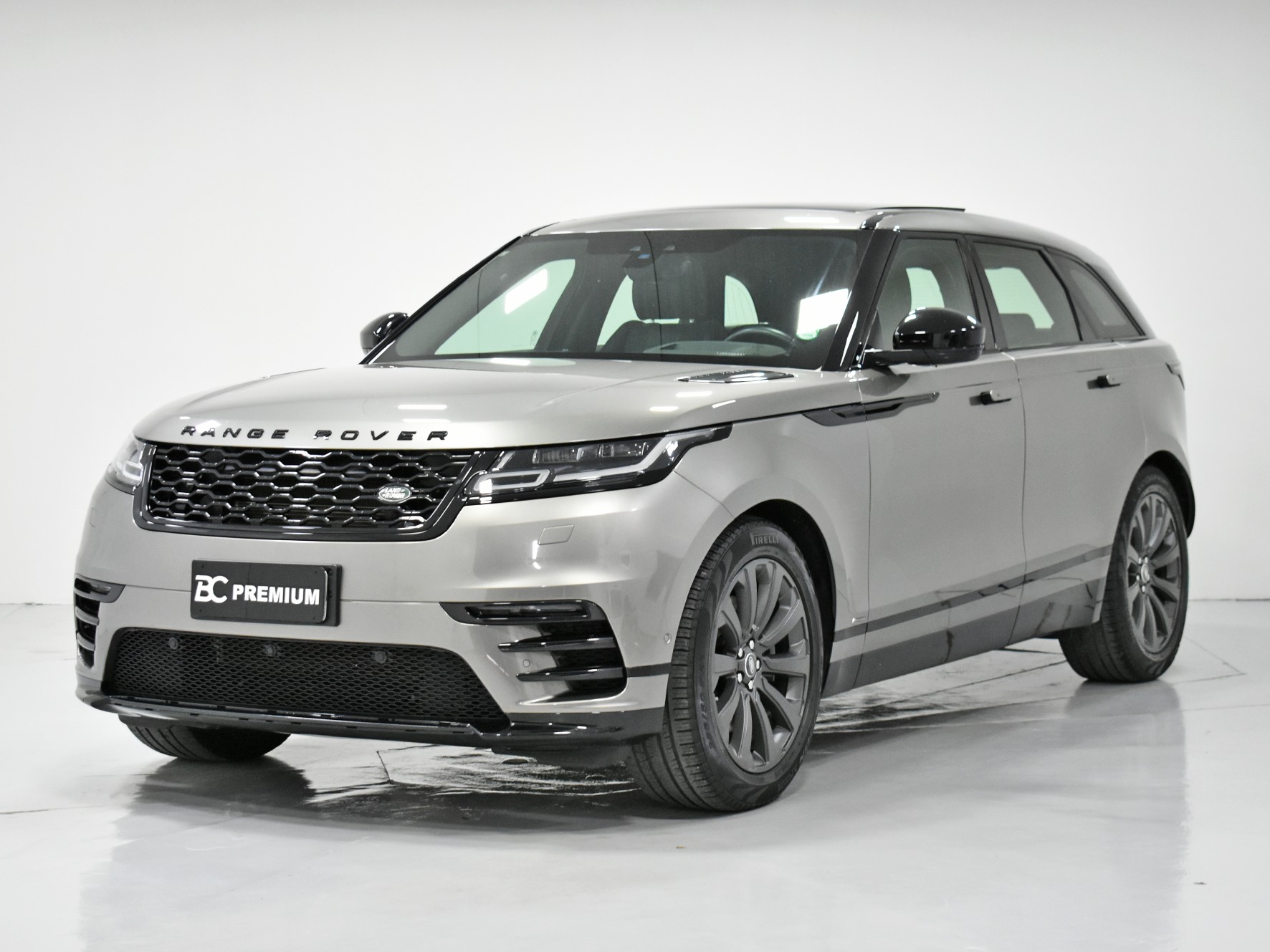 Land Rover Range R. VELAR R-Dyn. SE 3.0 4x4 V6 Aut. Gasolina 4 portas ...