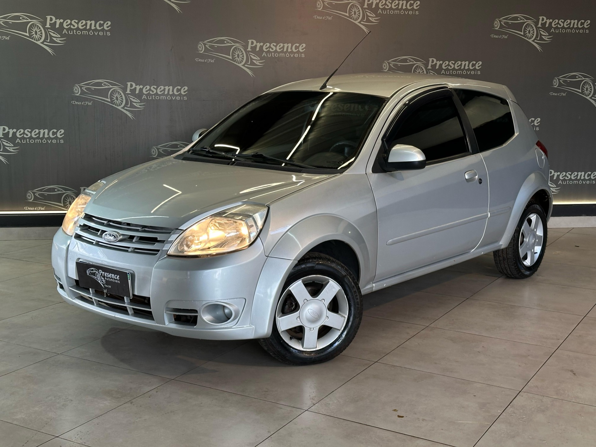 Ford Ka 1.0 8V/1.0 8V ST Flex 3p Flex 2 portas, câmbio Manual em Arapongas - Presence Automóveis