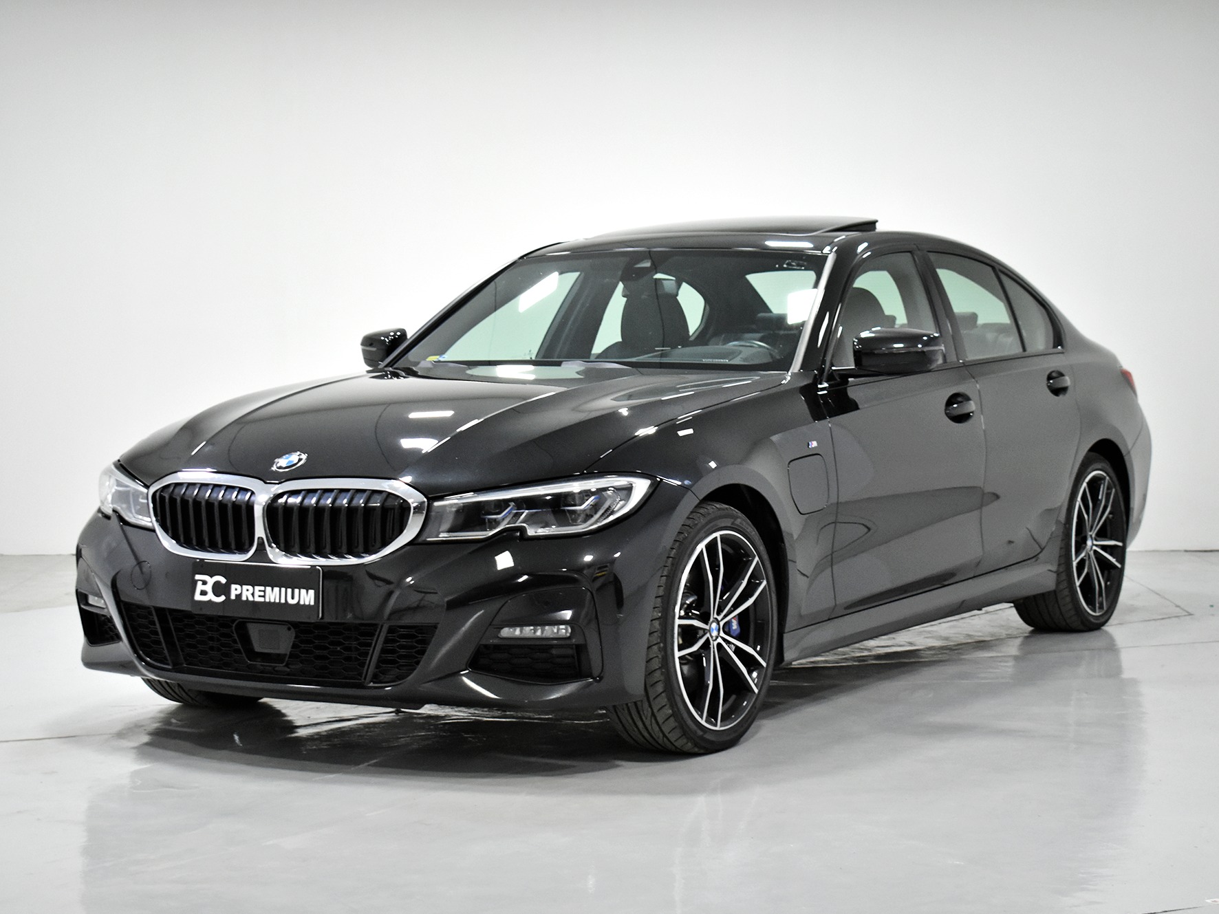 BMW 330e M Sport 2.0 Turbo Híbrido Aut. Gasolina e Elétrico 4 portas ...