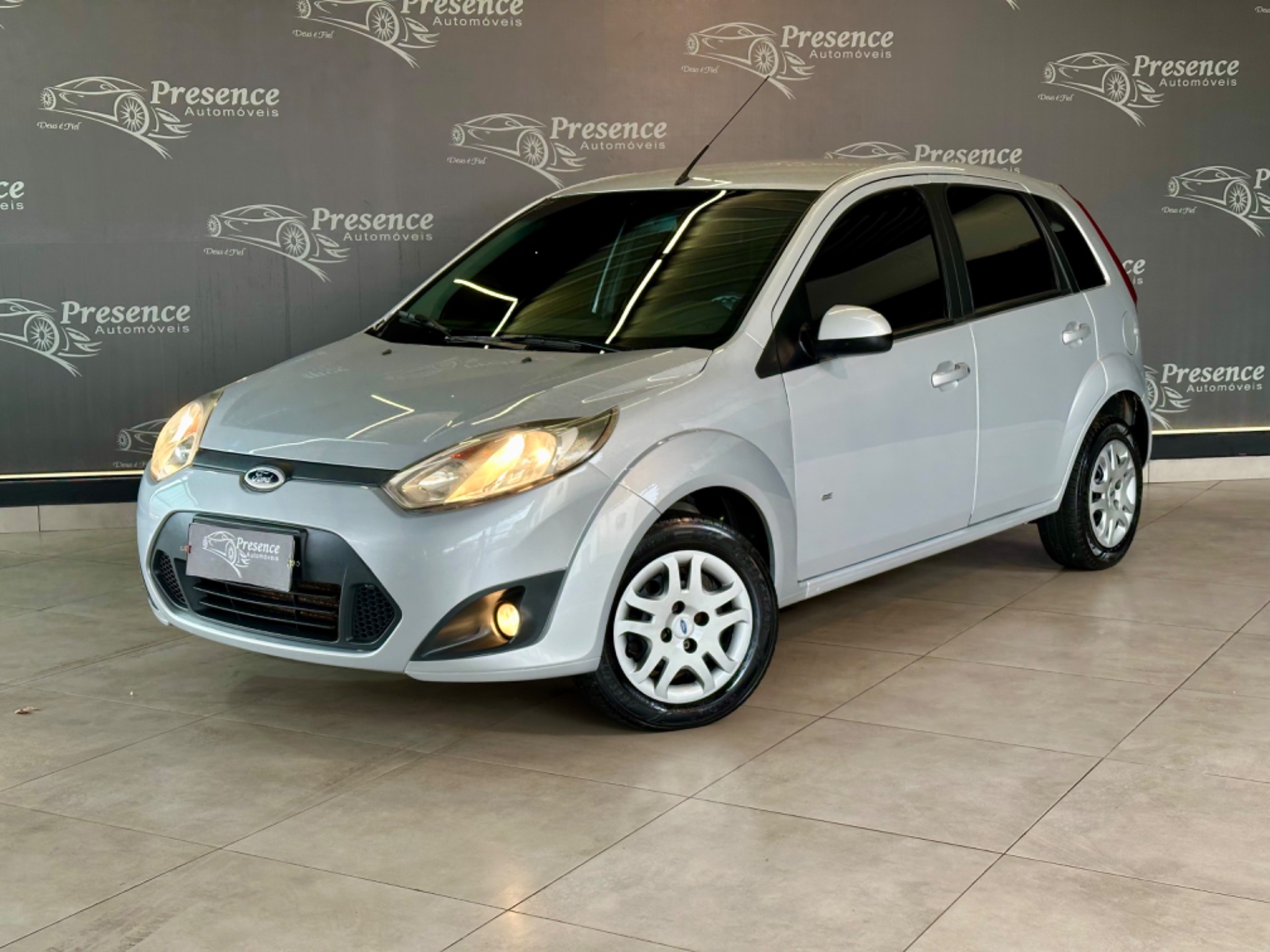 Ford Fiesta SE 1.0 8V Flex 5p Flex 4 portas, câmbio Manual em Arapongas ...