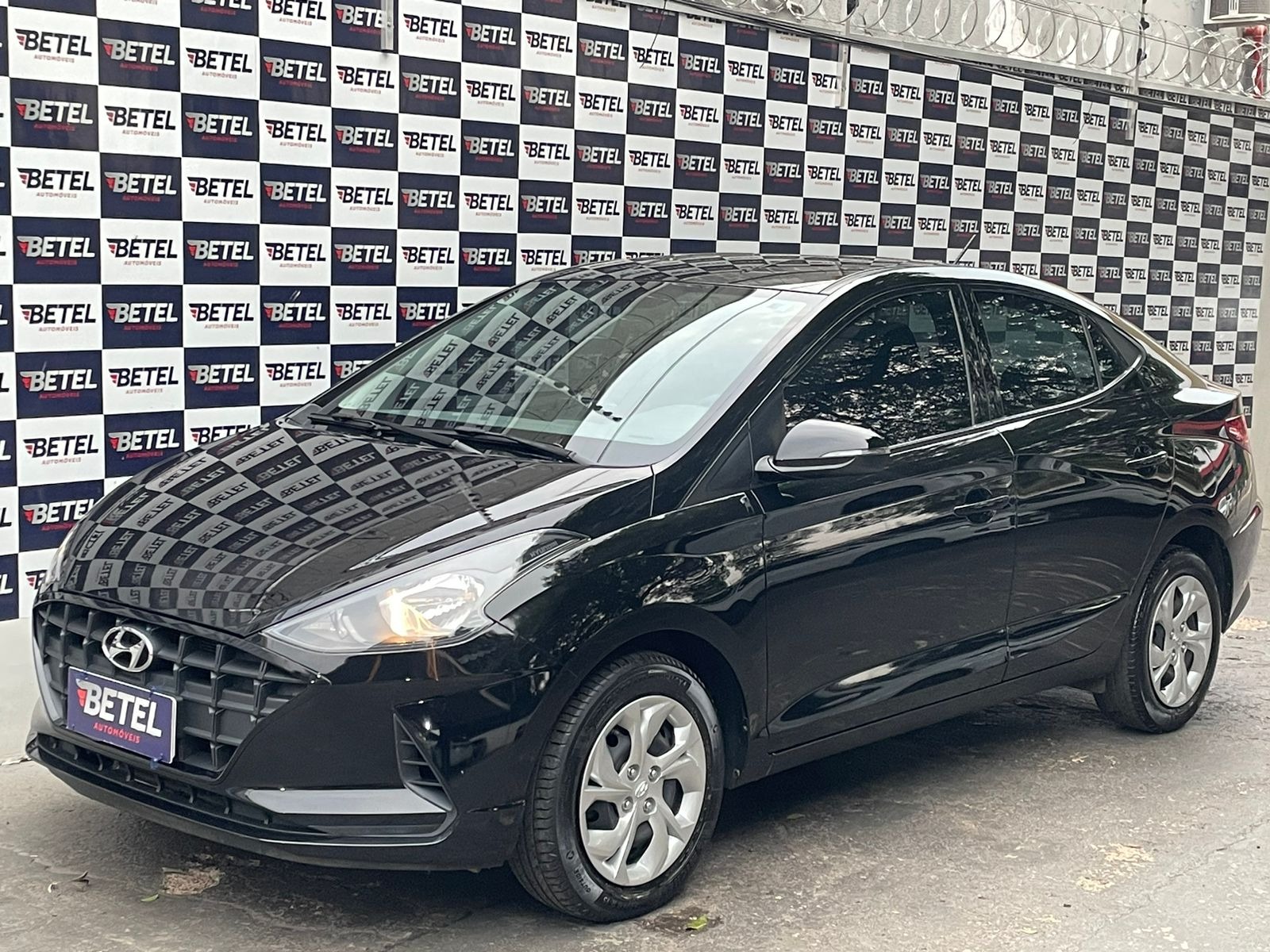 Hyundai HB20S Vision 1.0 Flex 12V Mec. Flex 4 portas, câmbio Manual em Várzea Grande - Betel ...