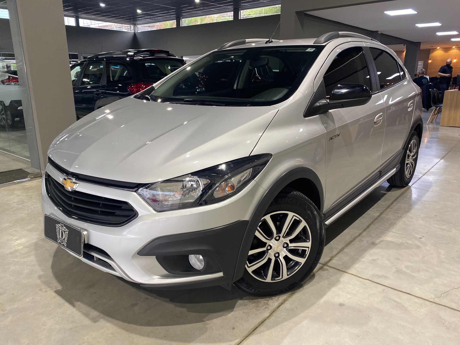 Chevrolet ONIX HATCH ACTIV 1.4 8V Flex 5p Mec. Flex 4 portas, câmbio ...