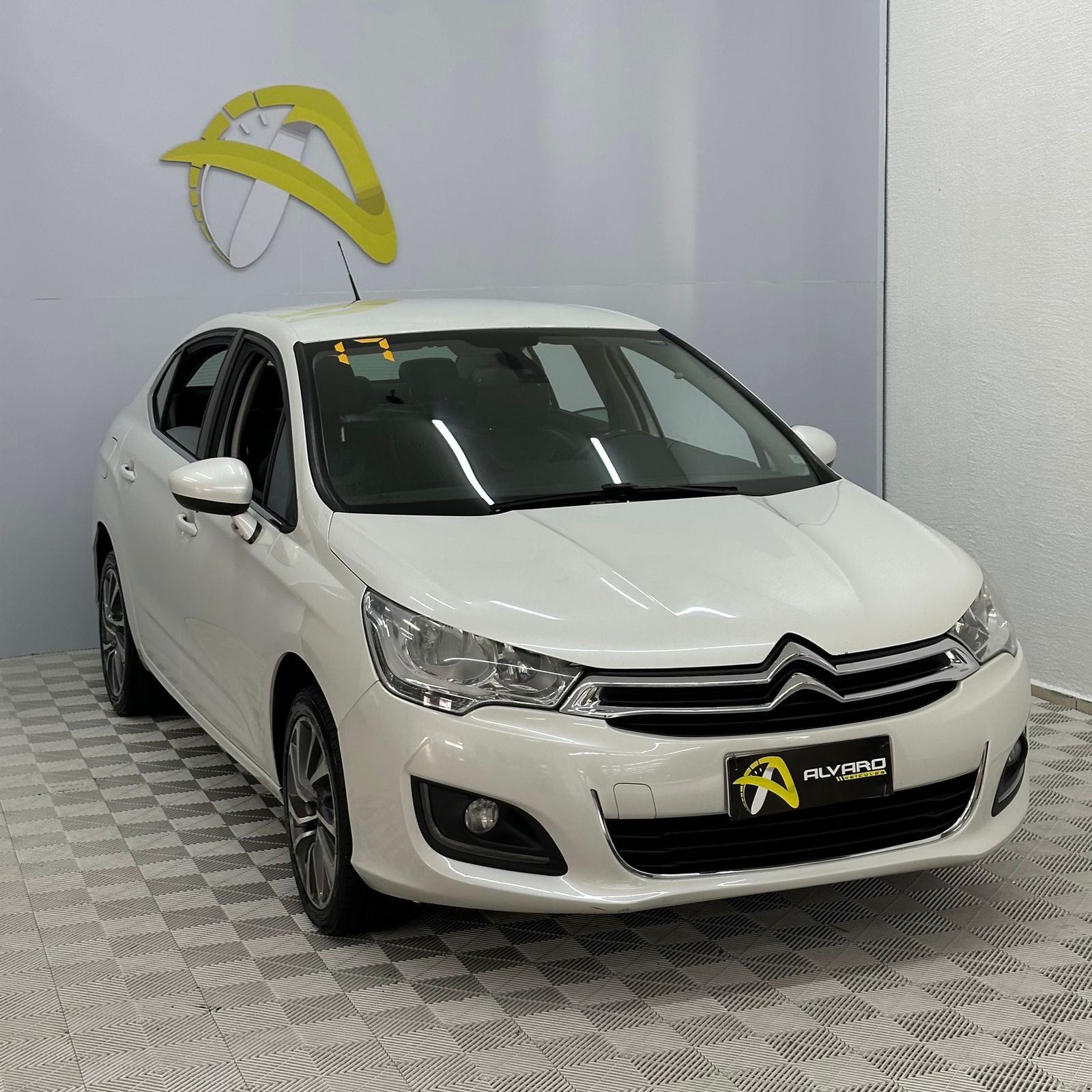 Citroën C4 LOUNGE Tendance 1.6 Turbo Flex Aut. Flex 4 portas, câmbio ...