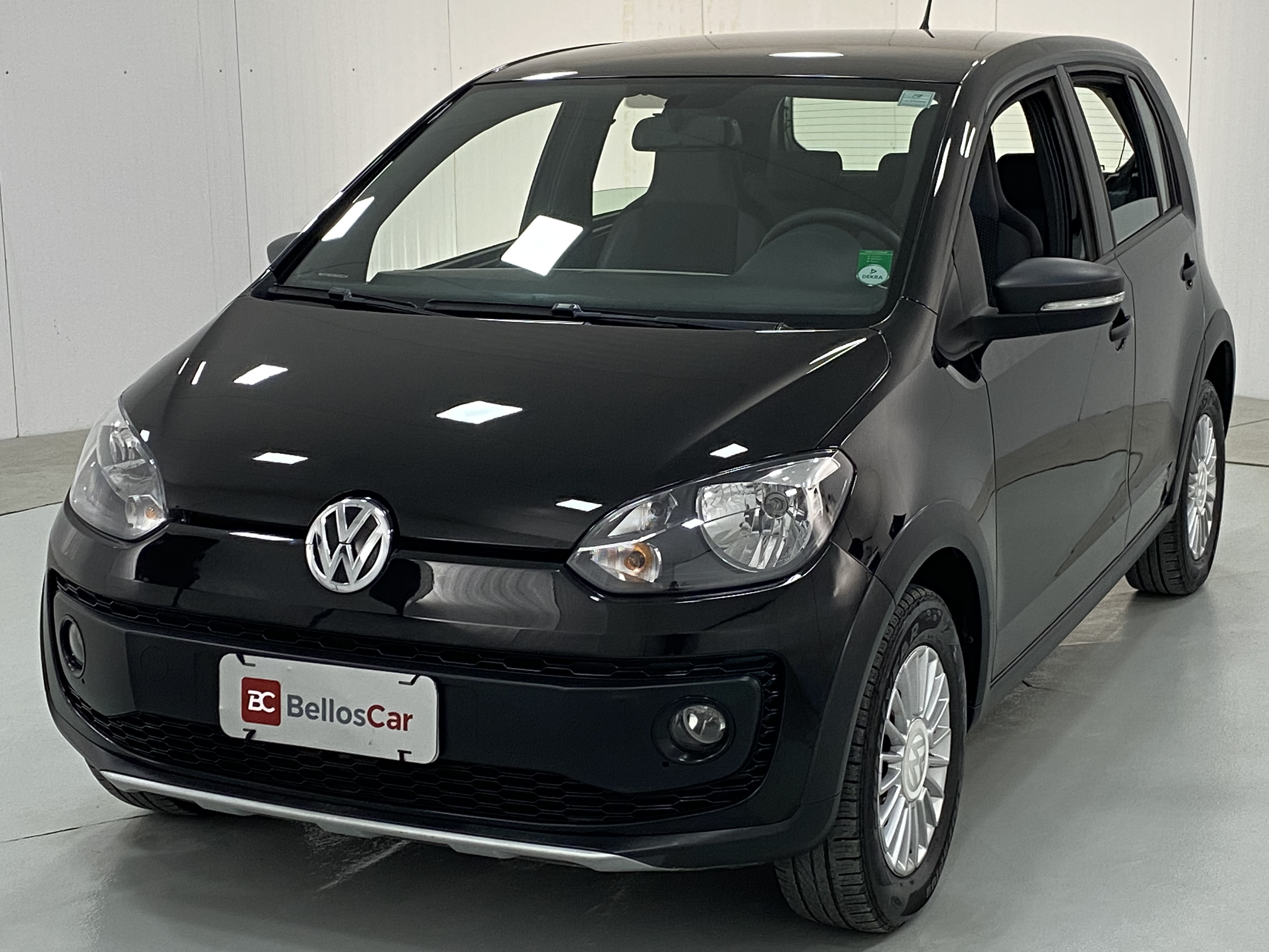VolksWagen up! track 1.0 Total Flex 12V 5p Flex 4 portas, câmbio Manual ...