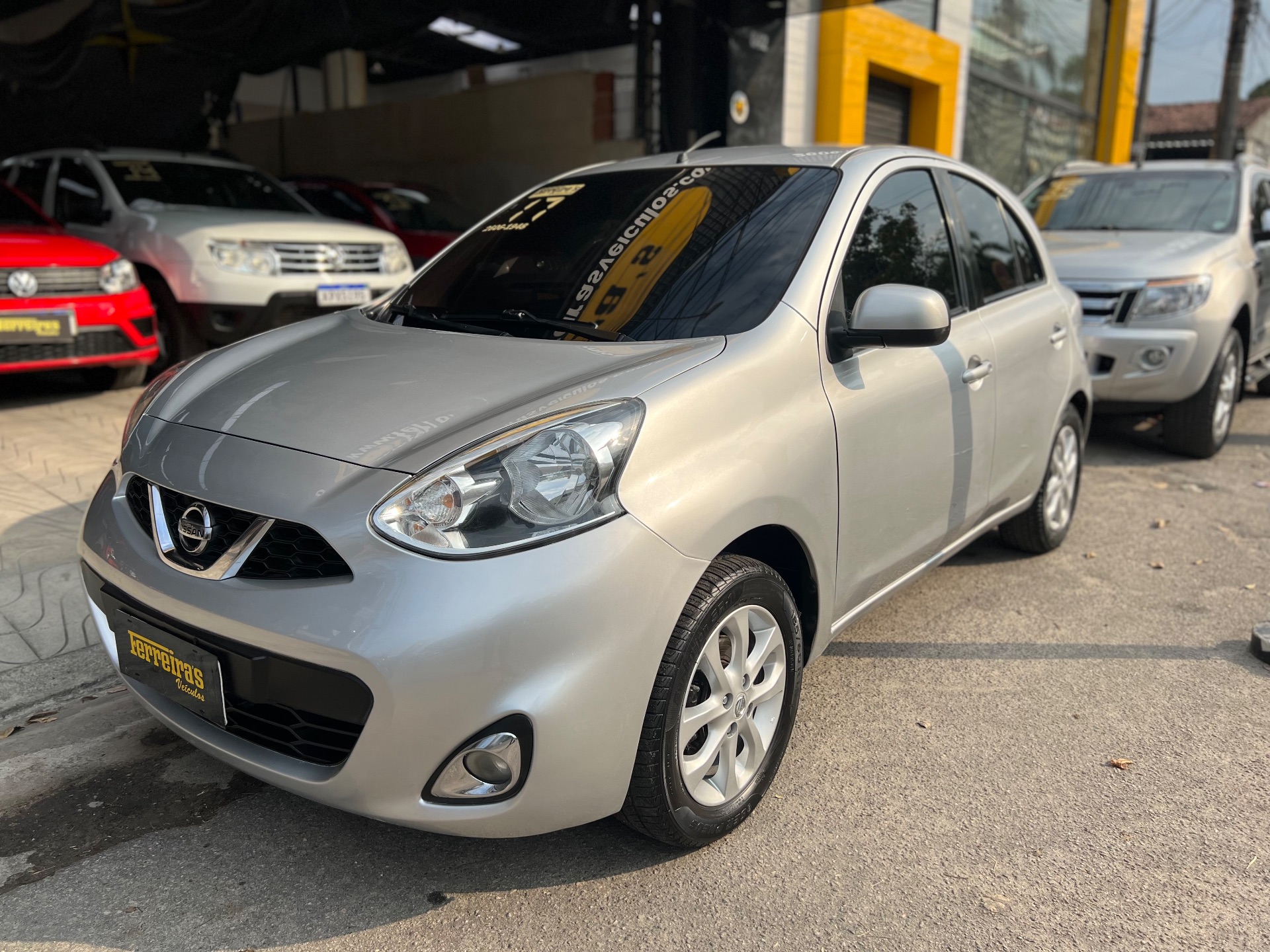 Nissan MARCH SV 1.6 16V FlexStart 5p Mec. Flex 4 portas, câmbio Manual ...