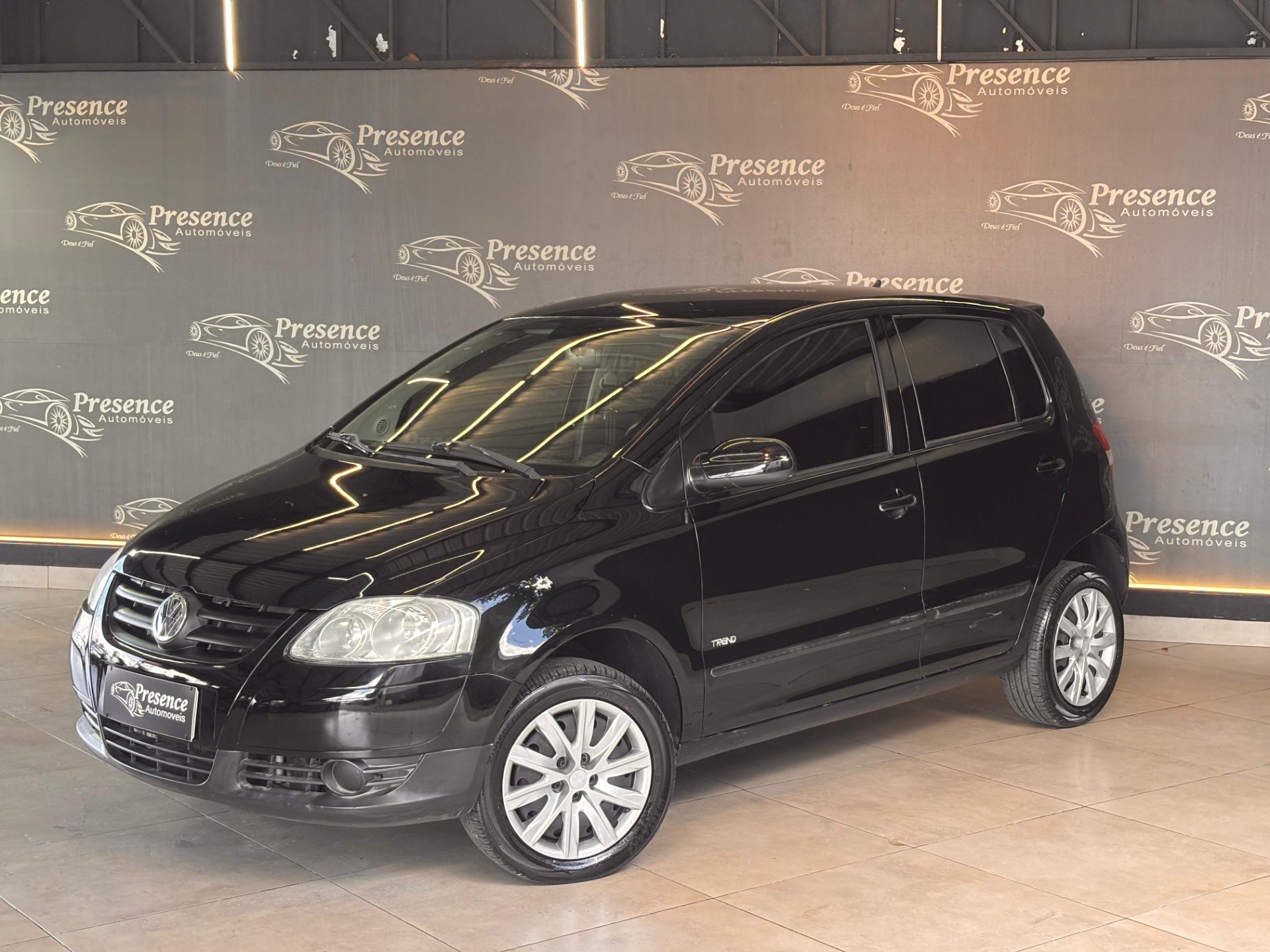 VolksWagen Fox City 1.0 Mi/ 1.0Mi Total Flex 8V 5p Flex 4 portas ...