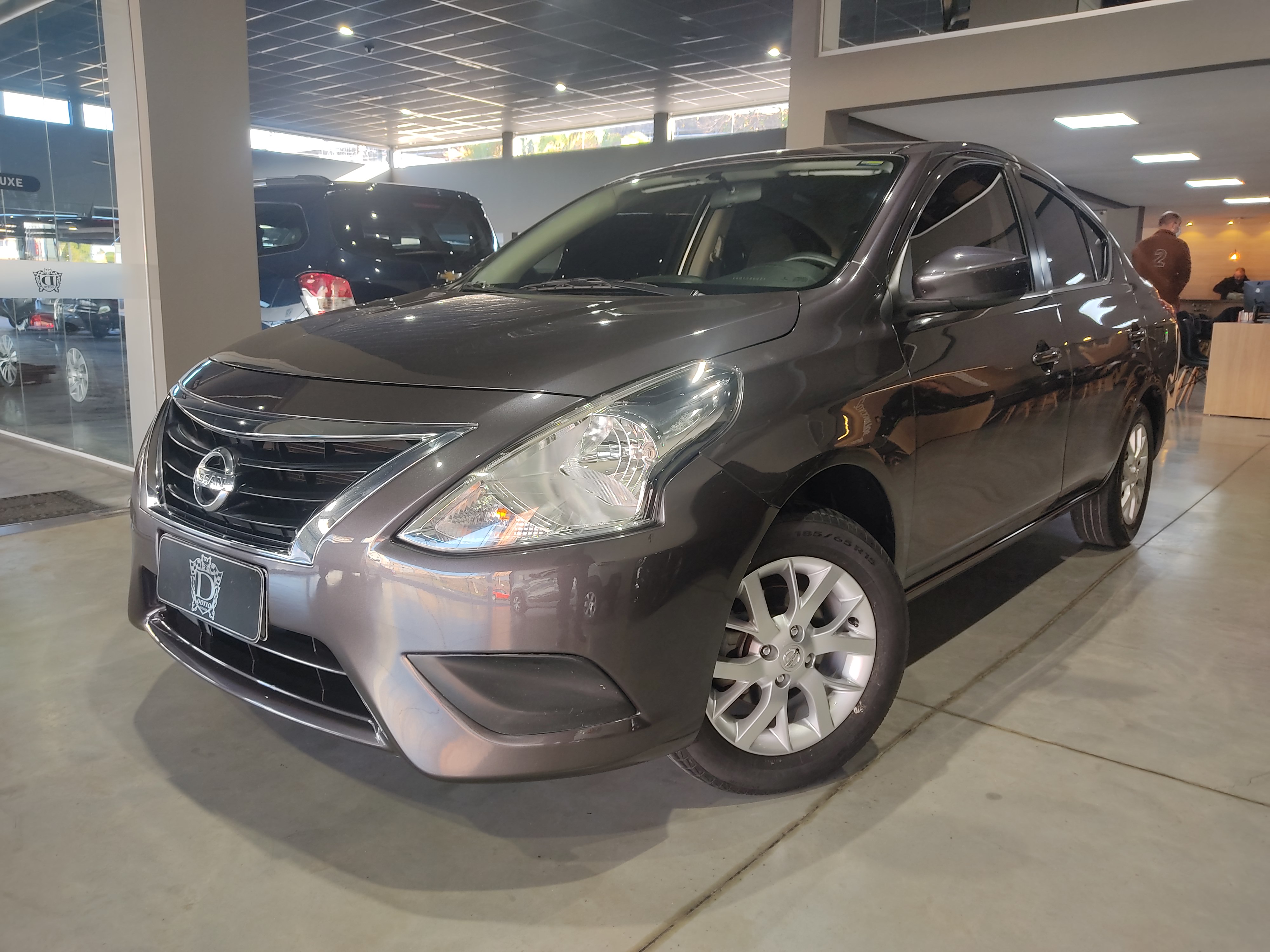 Nissan VERSA SL 1.6 16V Flex Fuel 4p Mec. Flex 4 portas, câmbio Manual ...