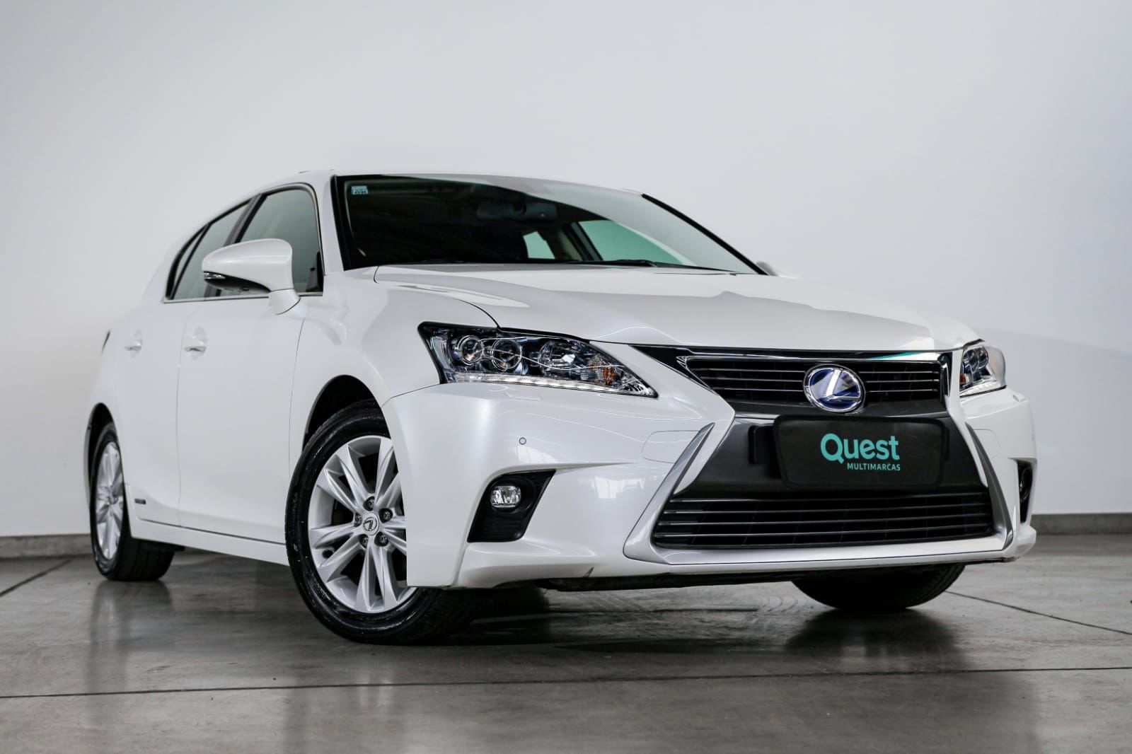 Lexus CT200h 1.8 16V Hybrid Aut. Gasolina e Elétrico 4 portas, câmbio ...